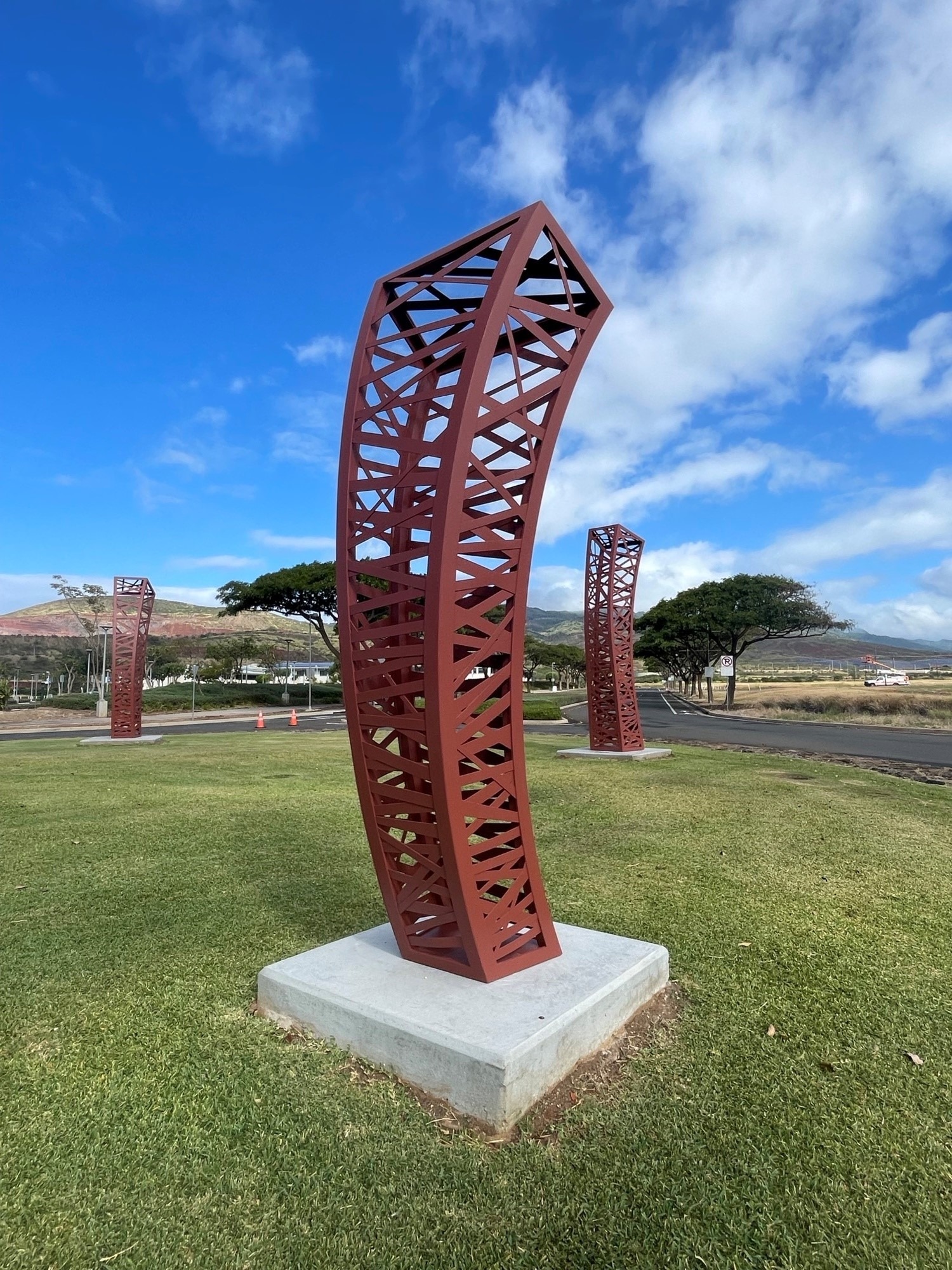 Sculpture by local artist now greets visitors to University of Hawaii ...